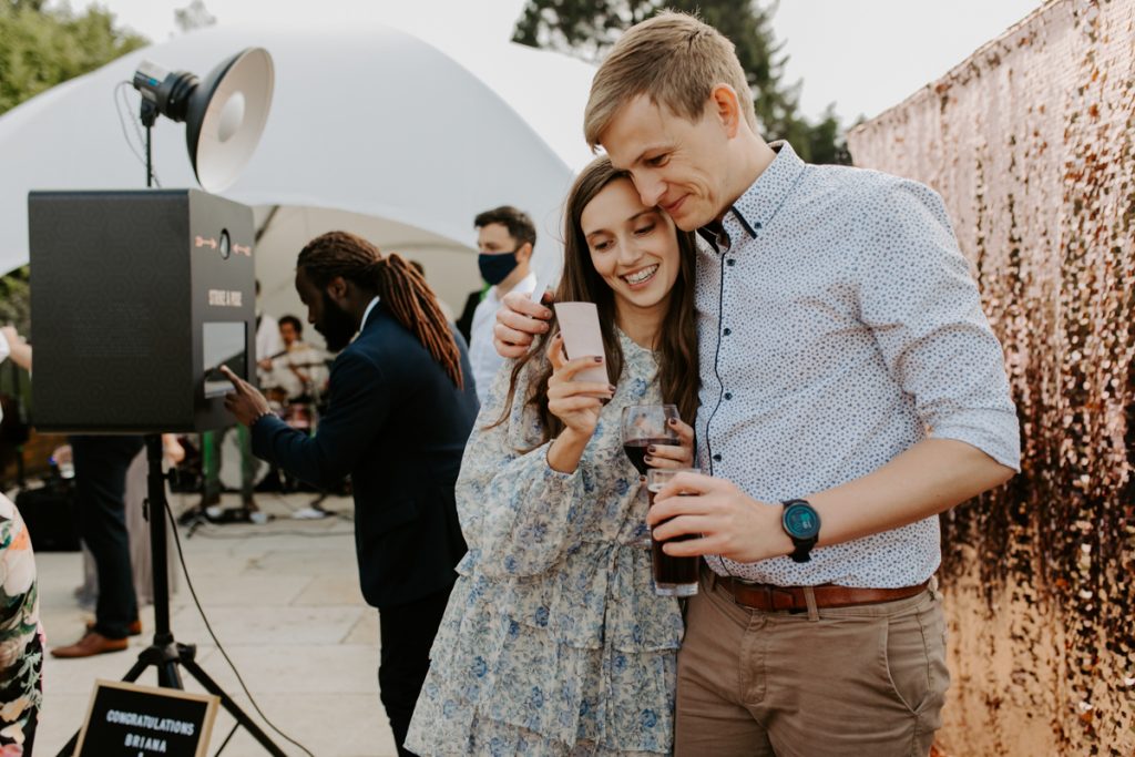 8 Photo Booth Tips to Make The Most of It for Your Wedding